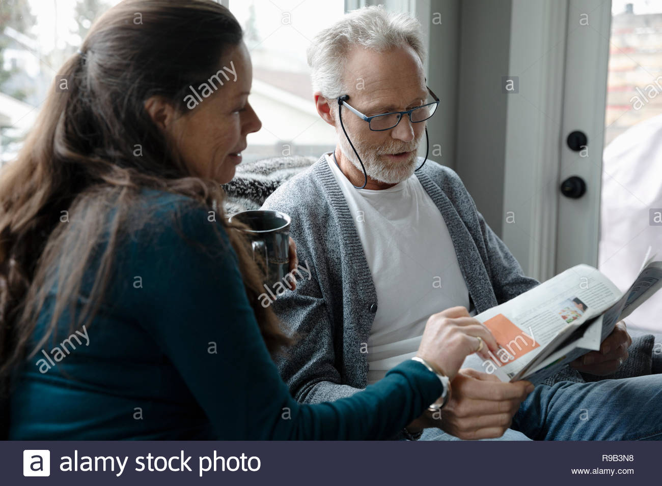 Two men reading newspaper hi-res stock photography and images - Alamy