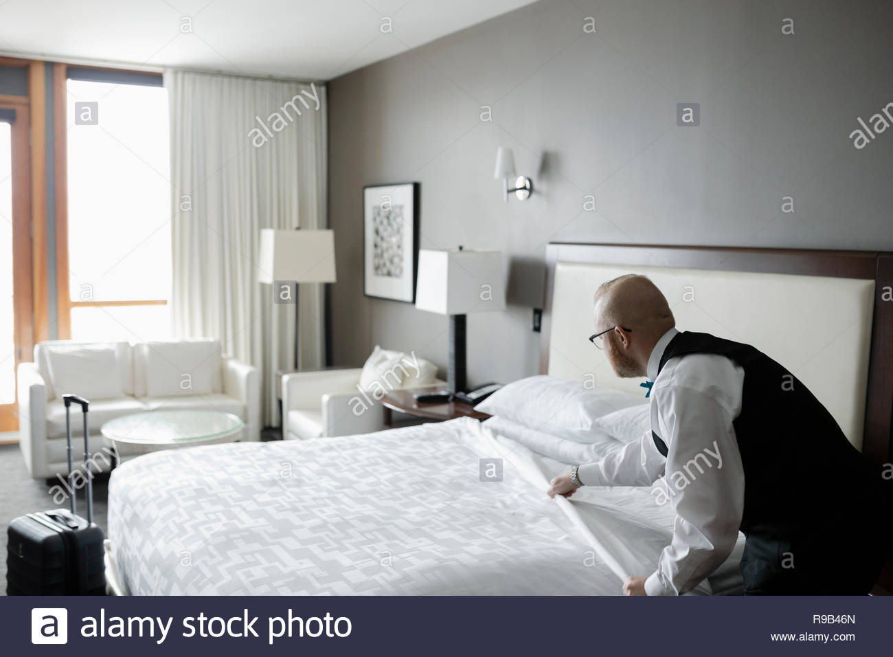 Maid Hotel Bed Stock Photos & Maid Hotel Bed Stock Images - Alamy