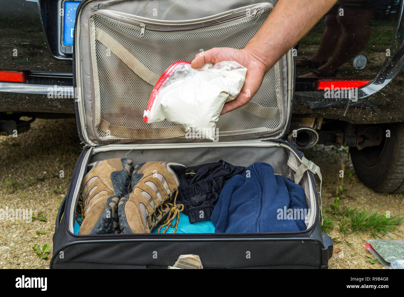 Smuggling suitcase hi-res stock photography and images - Alamy