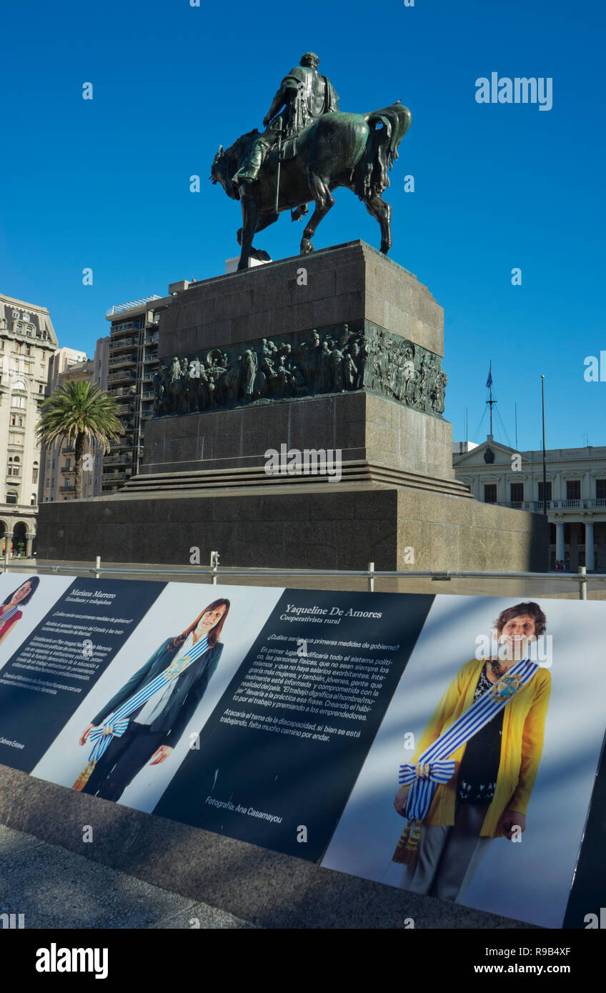 Statue of national hero Artigas in the Plaza Independencia in ...
