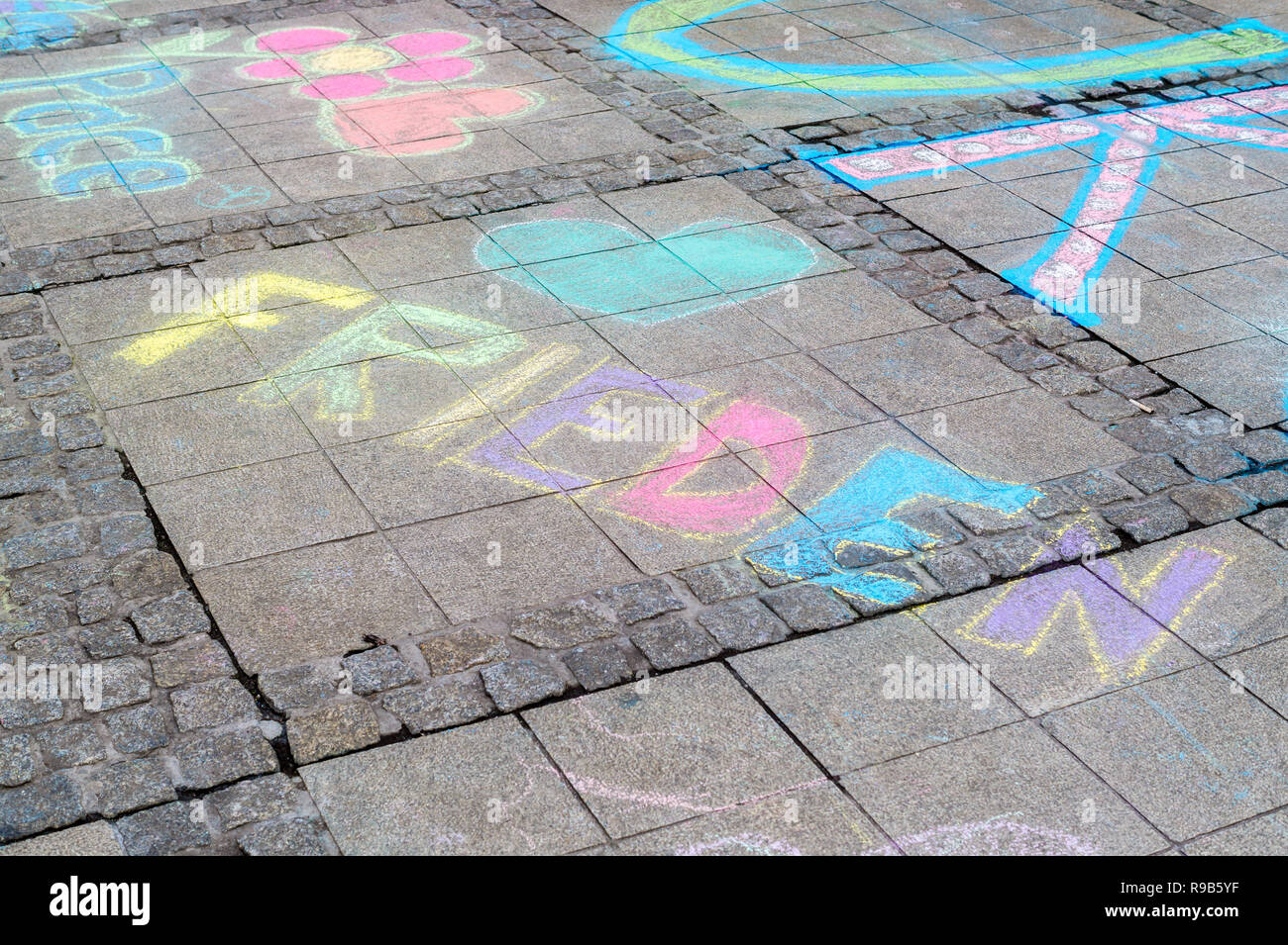 chalk word peace Stock Photo - Alamy