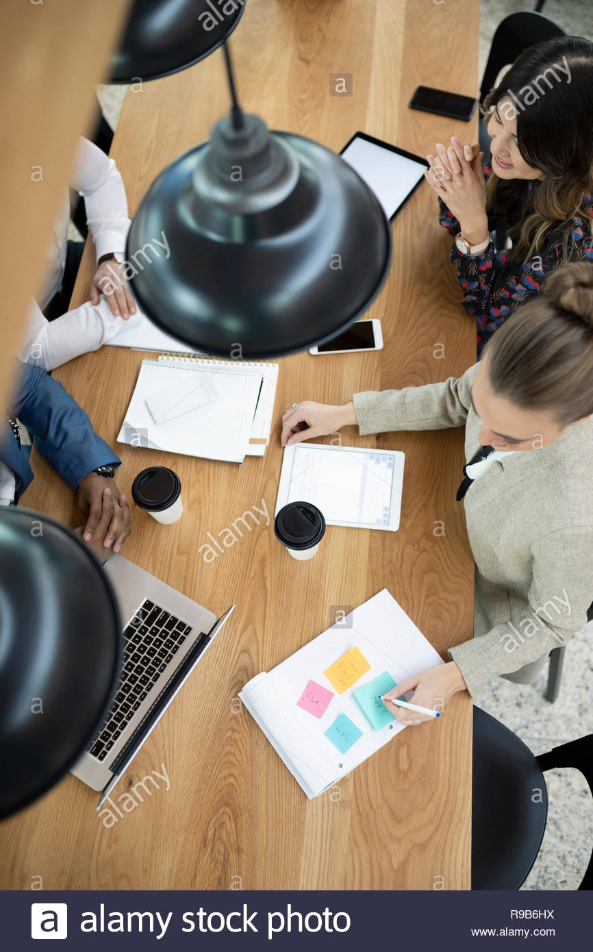 Group of people table from above hi-res stock photography and images ...