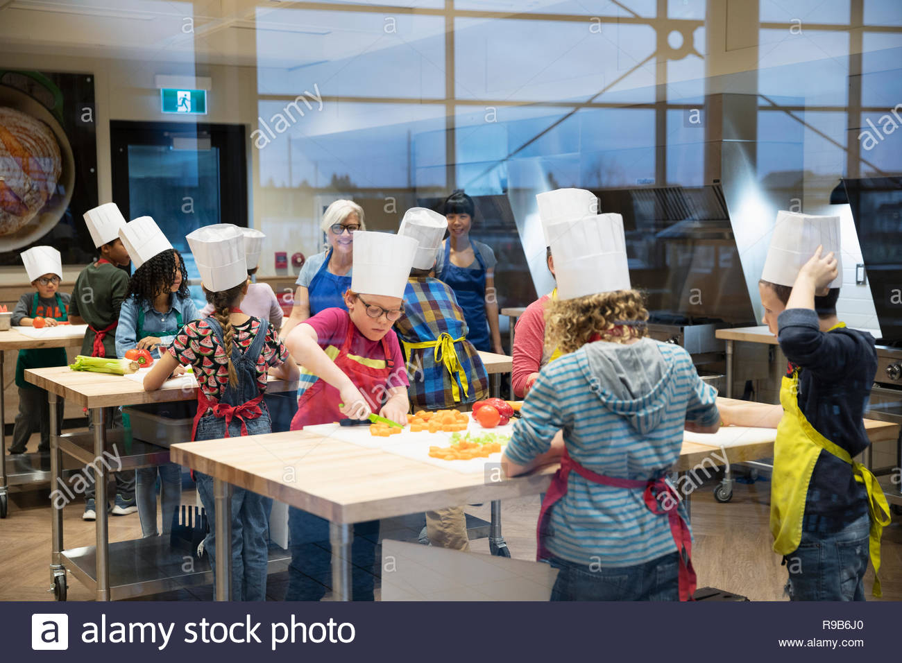 Cooking table hi-res stock photography and images - Alamy