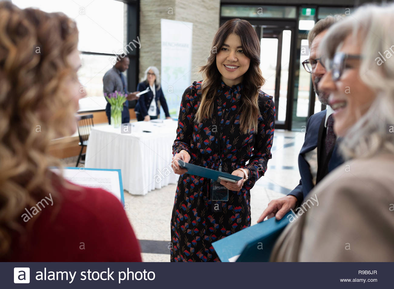 Business people networking hi-res stock photography and images - Alamy
