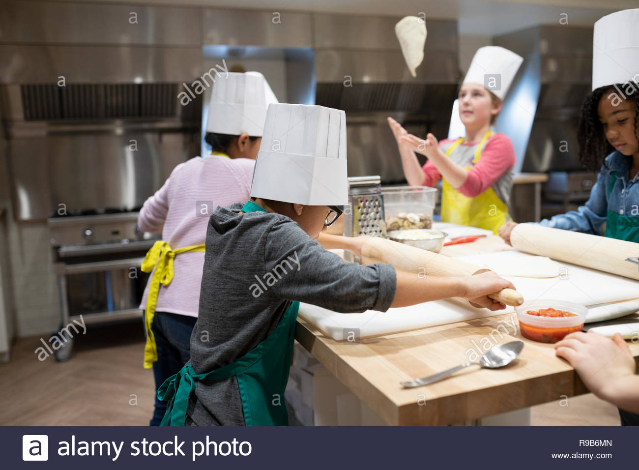 Tossing pizza hi-res stock photography and images - Alamy