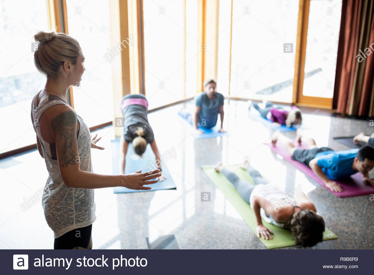 Leadership pose hi-res stock photography and images - Alamy