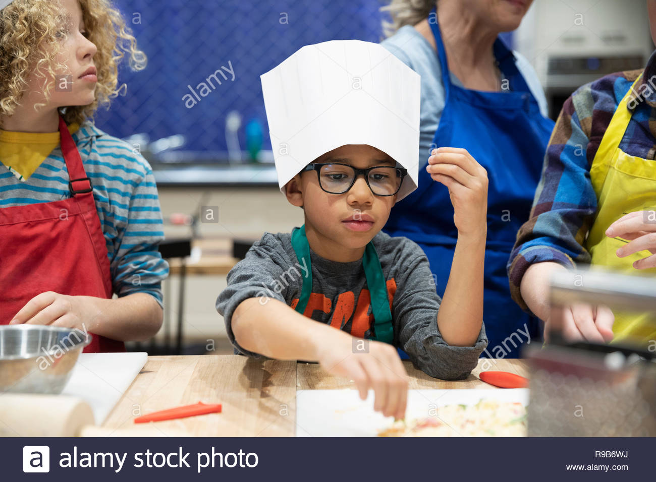 Boy with pizza hi-res stock photography and images - Alamy
