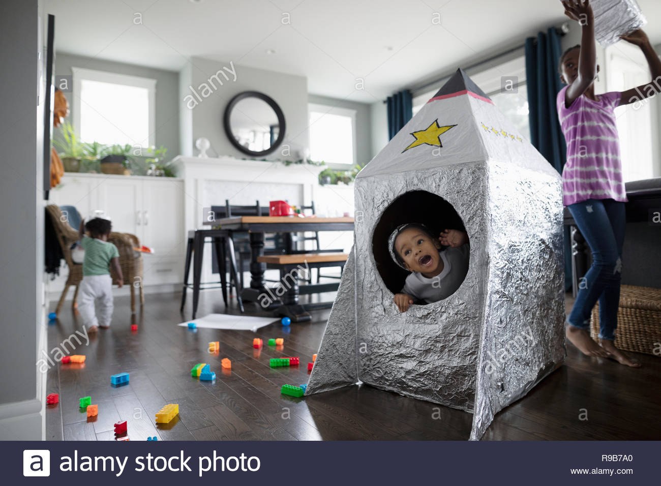 Inside spaceship family hi-res stock photography and images - Alamy