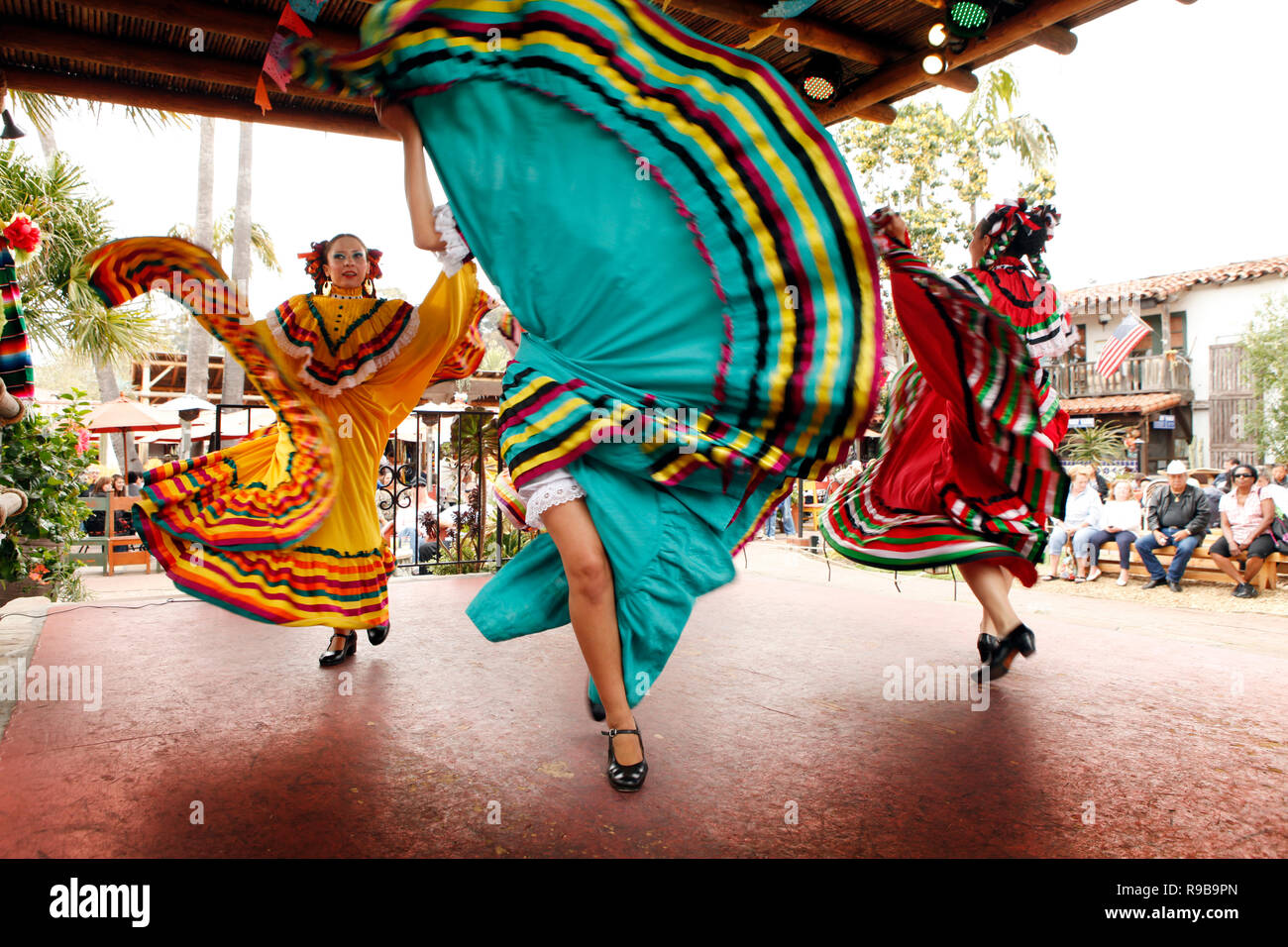 Mexican ballet dancers hi-res stock photography and images - Alamy