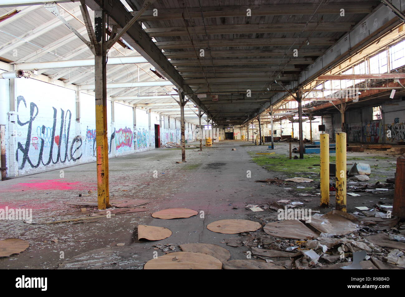 Abandoned detroit factory hi-res stock photography and images - Alamy