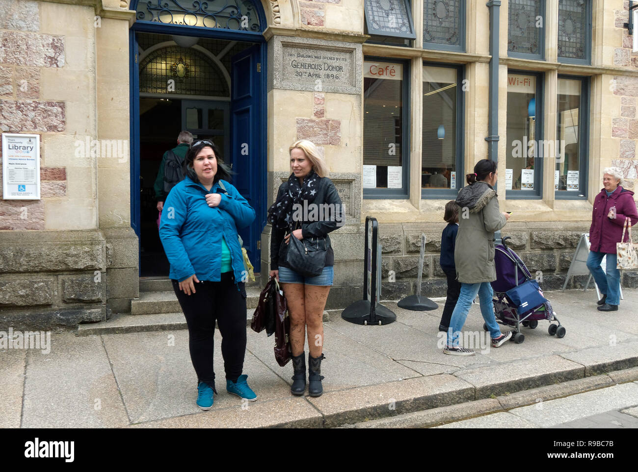 UK High street shoppers Stock Photo - Alamy