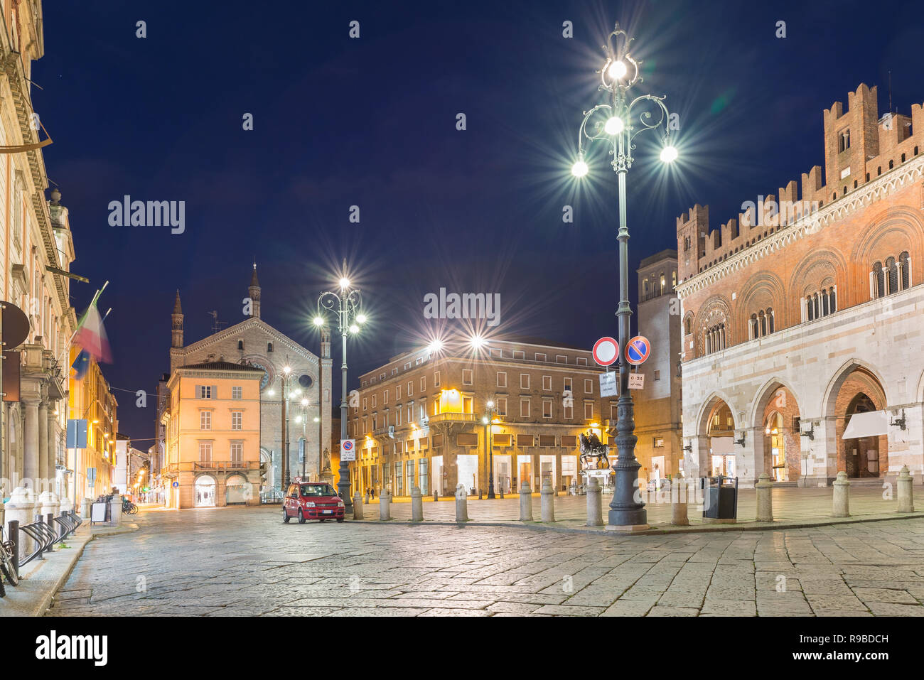 Medieval italian city hi-res stock photography and images - Alamy