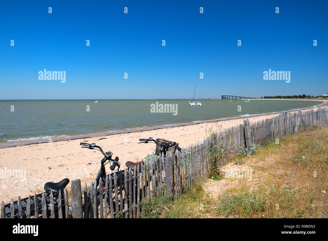 Bakes at the beach and bridge to mainland island Ile the Re Stock Photo ...