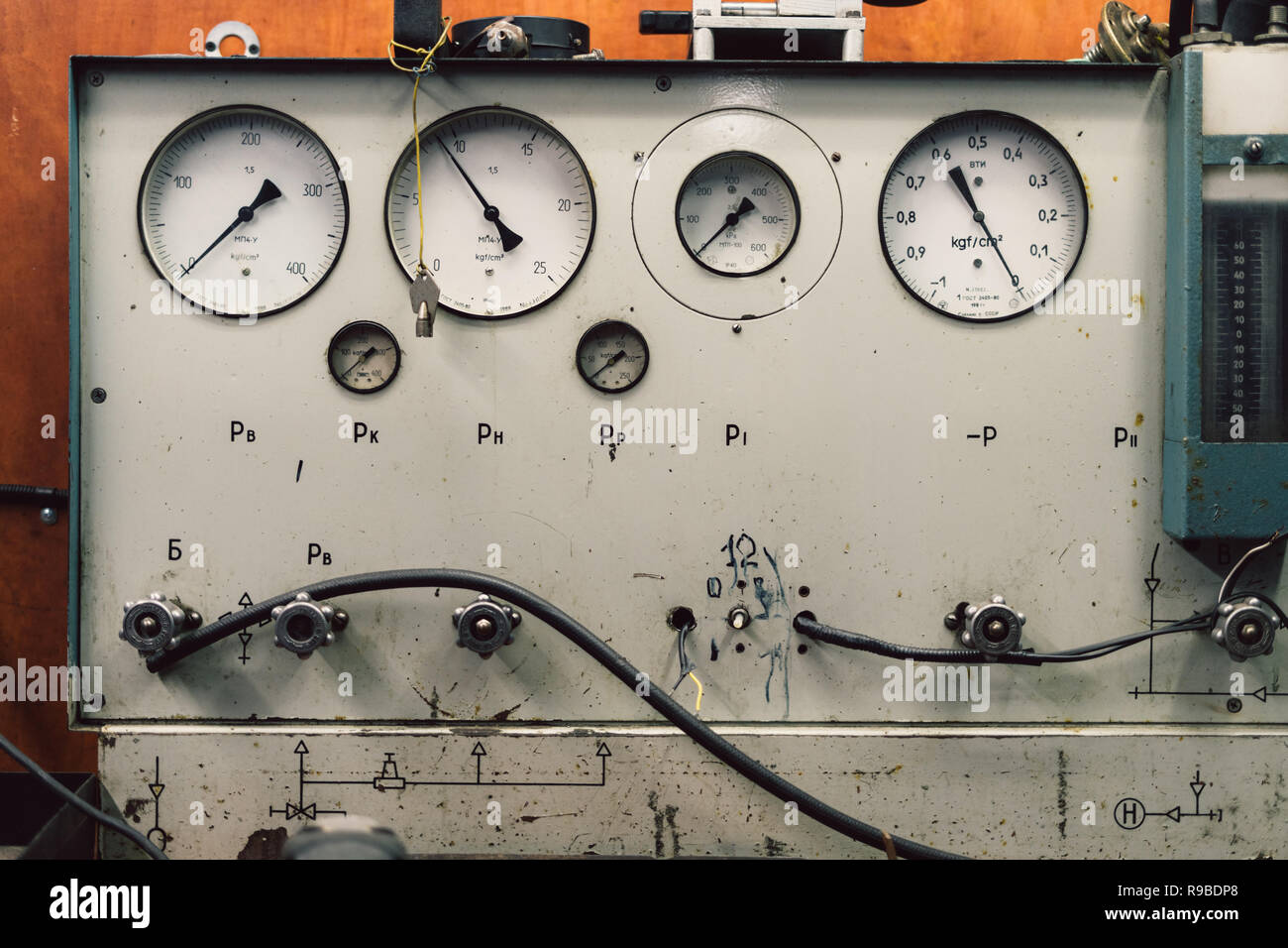 Vintage gauges meters hi-res stock photography and images - Alamy