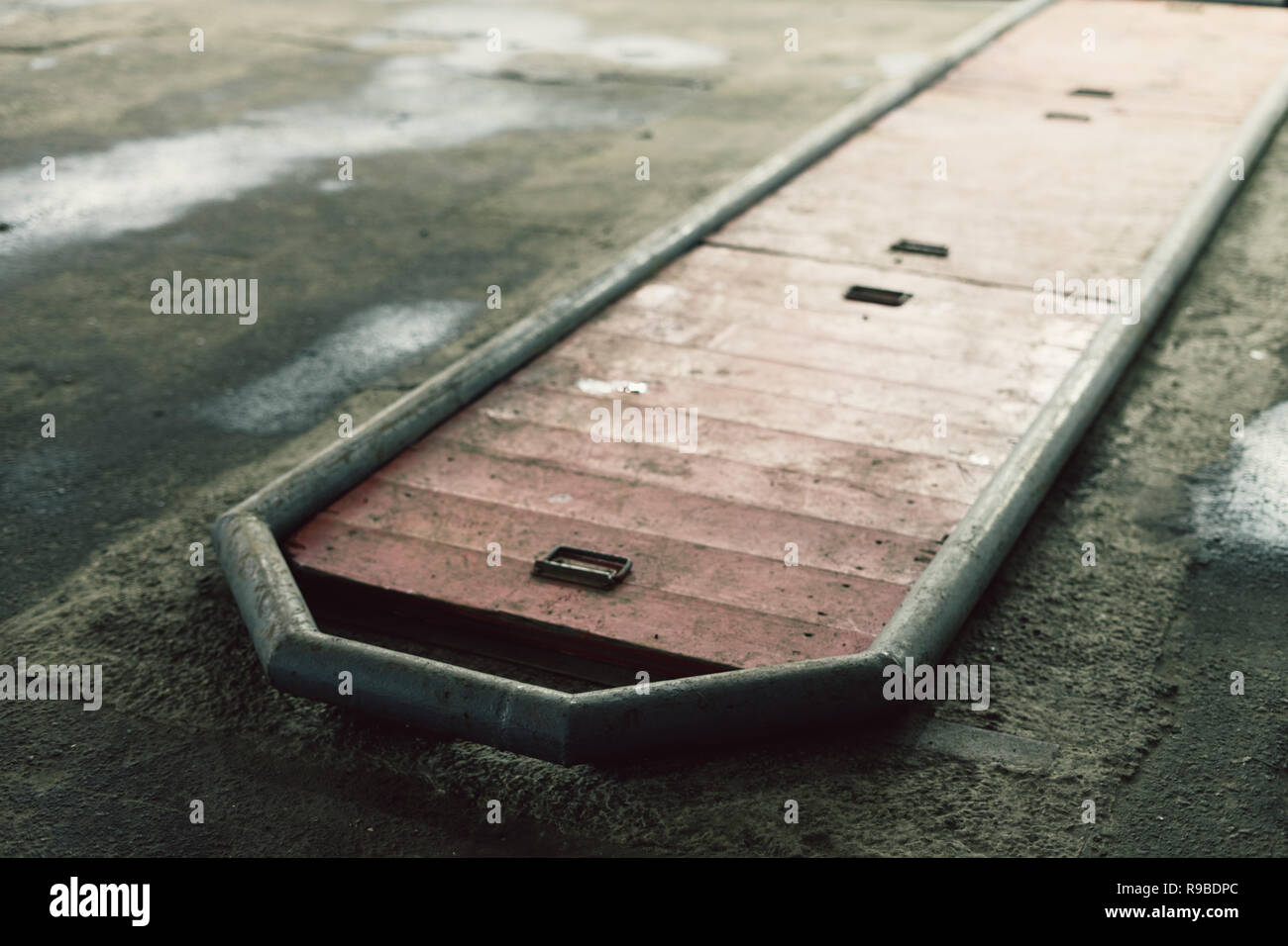 Inspection pit hi-res stock photography and images - Alamy