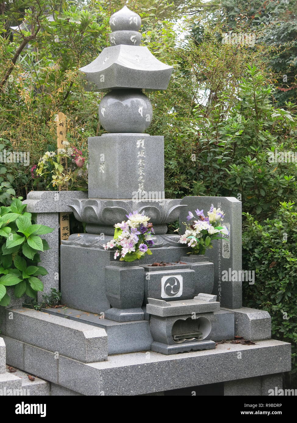 Photo of a stone lantern in the grounds of the Taya Caves at Kamakura ...