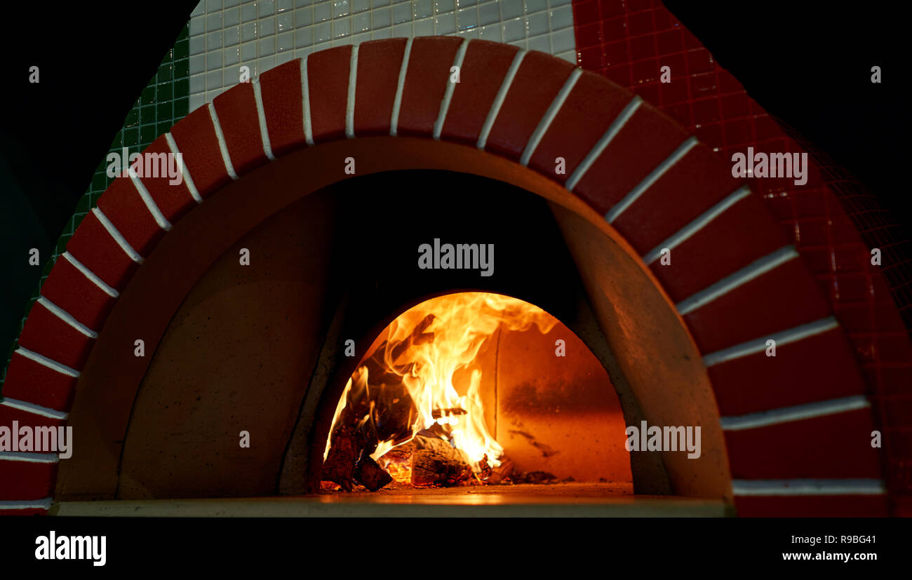Wood fired pizza oven hi-res stock photography and images - Alamy