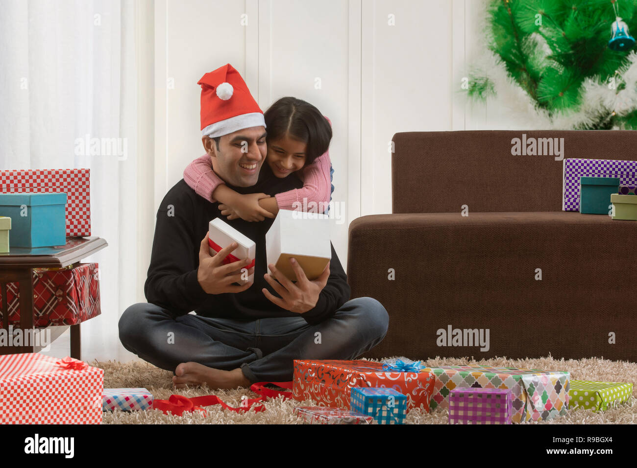 Indian young father shopping hi-res stock photography and images - Alamy