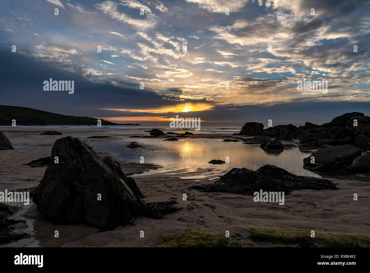 Cornwall beach sunset sea coast uk hi-res stock photography and images ...