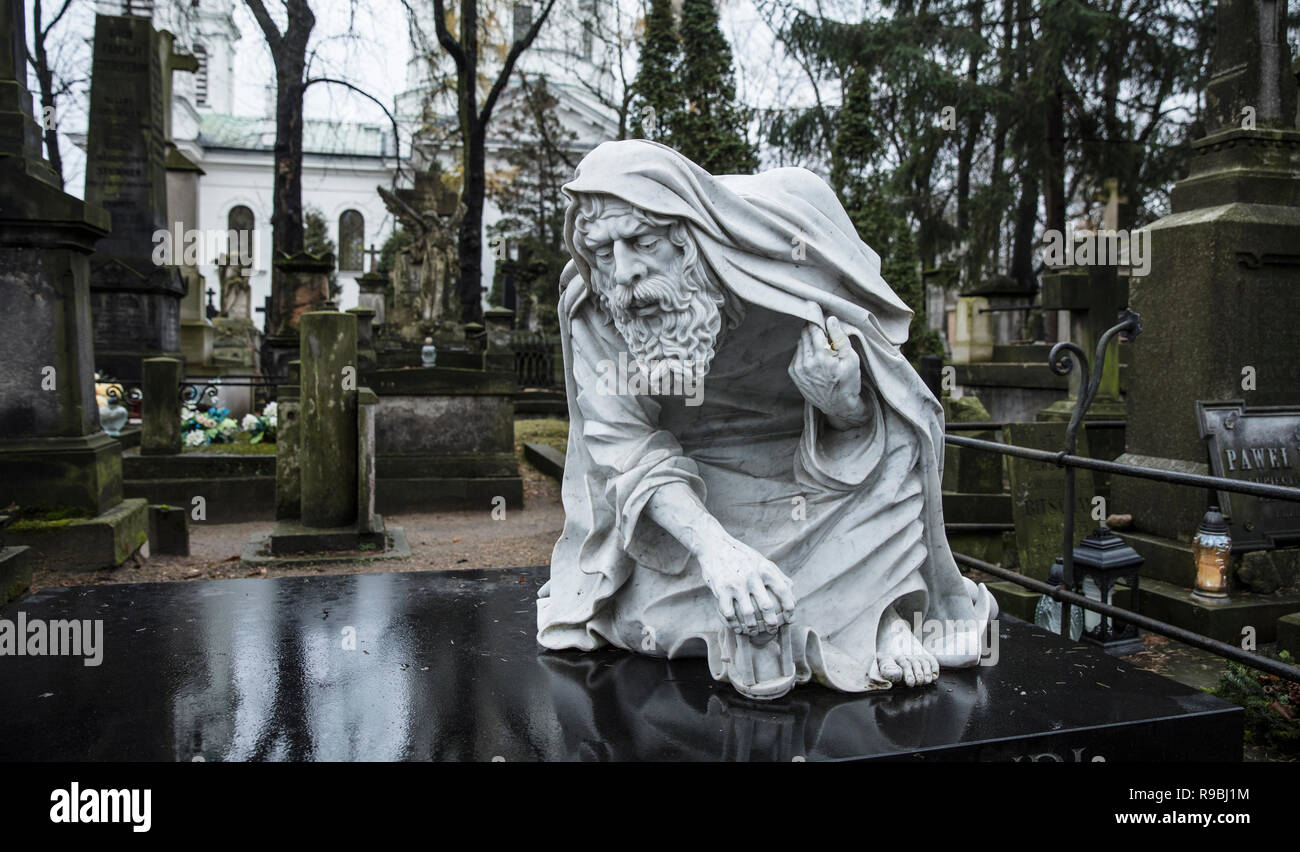 Old father time statue hi-res stock photography and images - Alamy