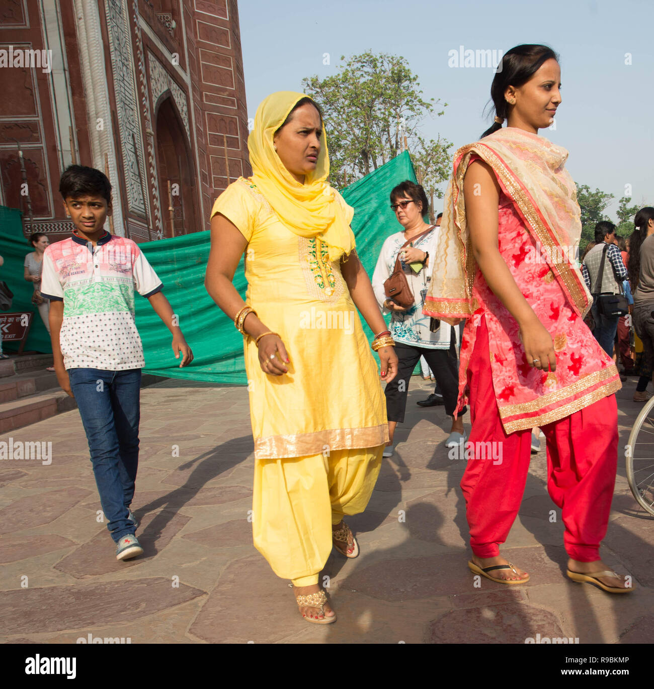 Colourful indian Costumes in Taj Mahal Stock Photo - Alamy