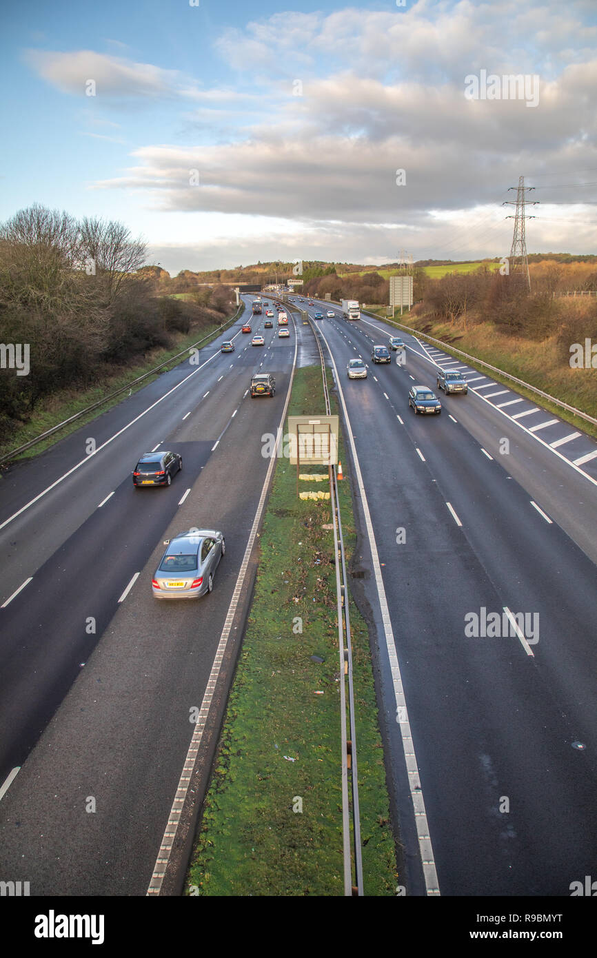 M40 motorway signs hi-res stock photography and images - Alamy