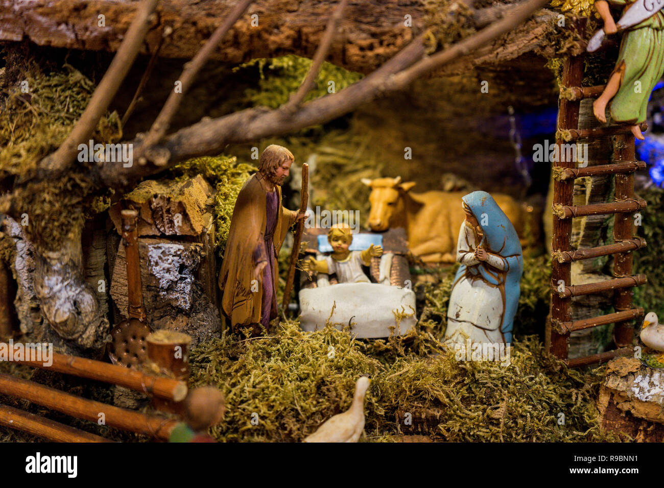 Statues of the nativity scene with baby Jesus Stock Photo - Alamy
