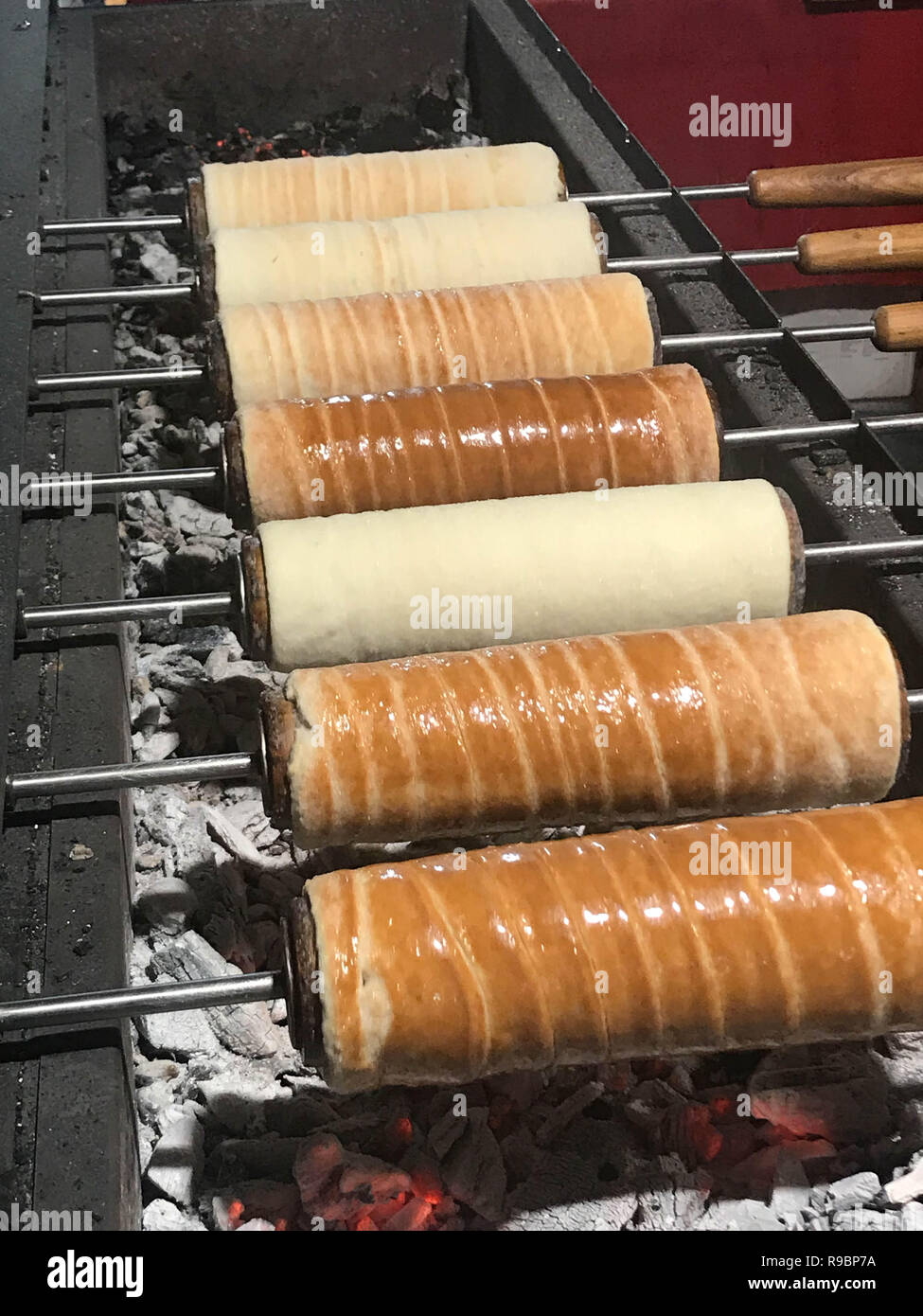 Cooking of Kurtoskalacs: typical Hungarian dessert Stock Photo - Alamy