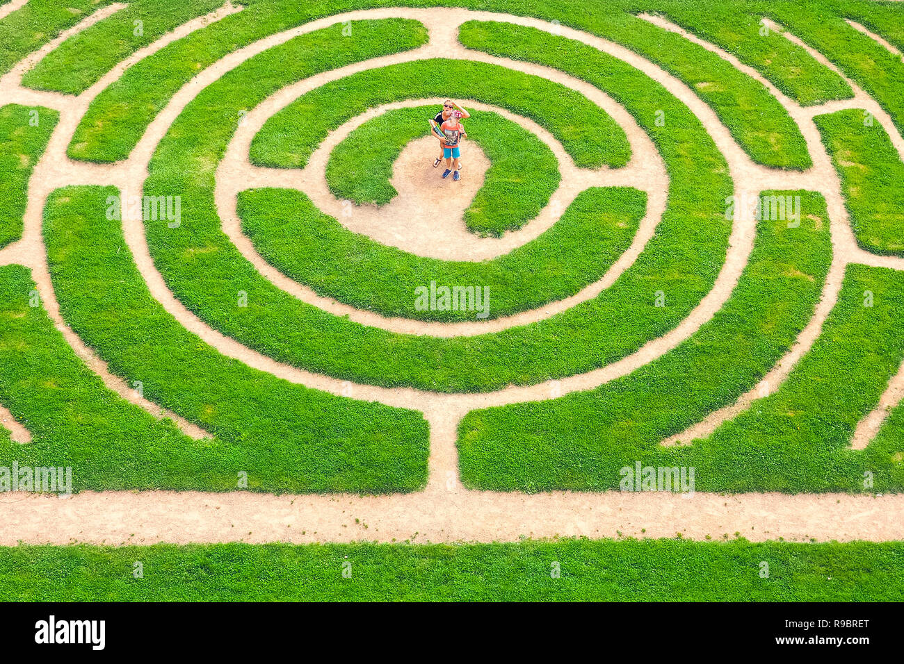 Labyrinth garden hi-res stock photography and images - Alamy