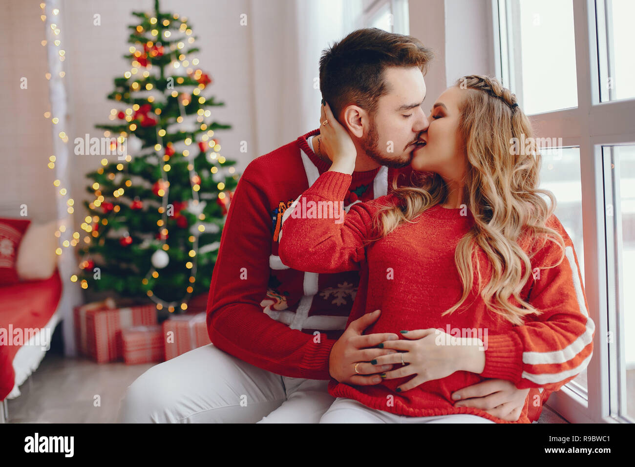 Family portrait near christmas hi-res stock photography and images - Alamy