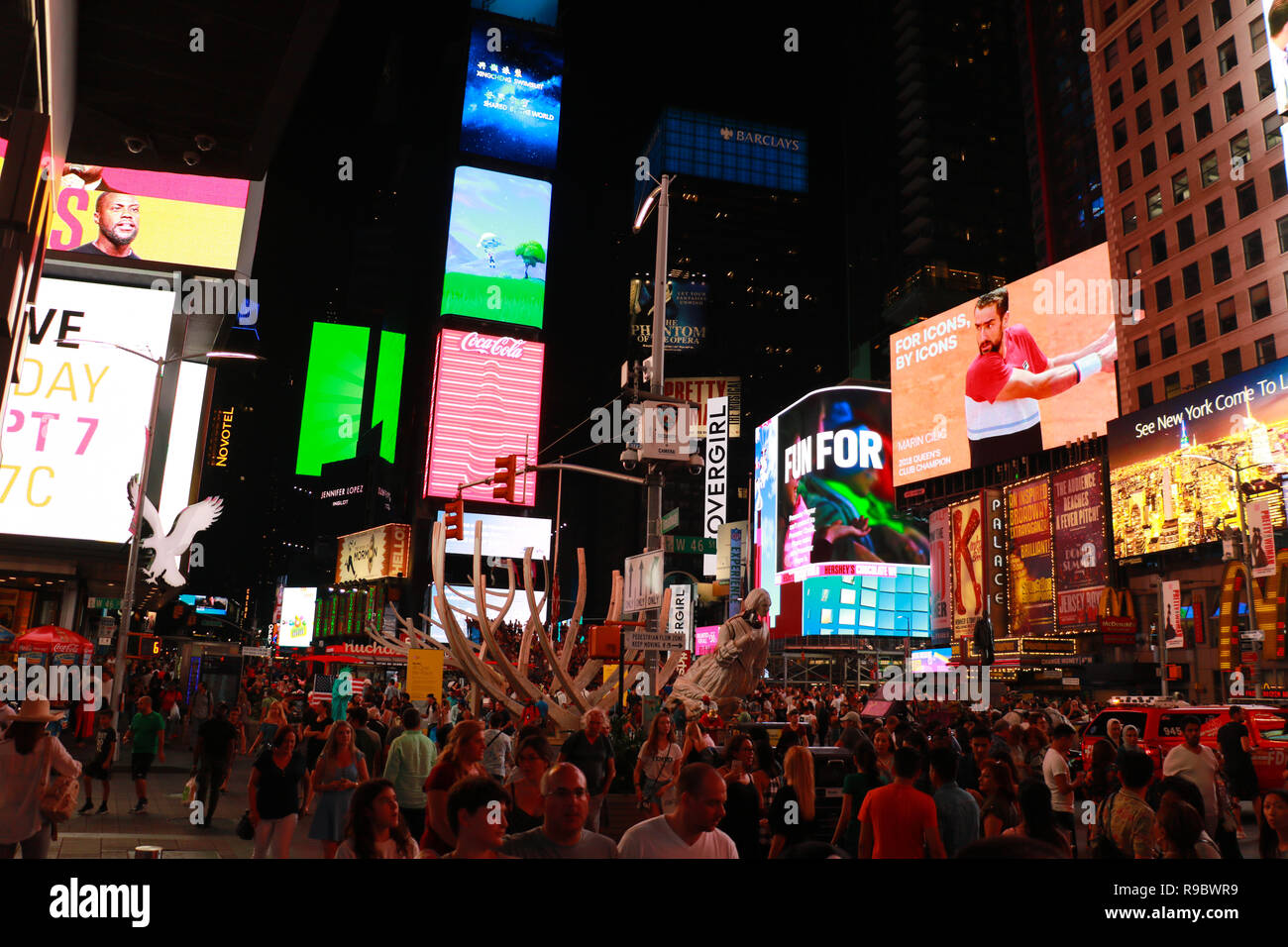 New york america time square hi-res stock photography and images - Alamy