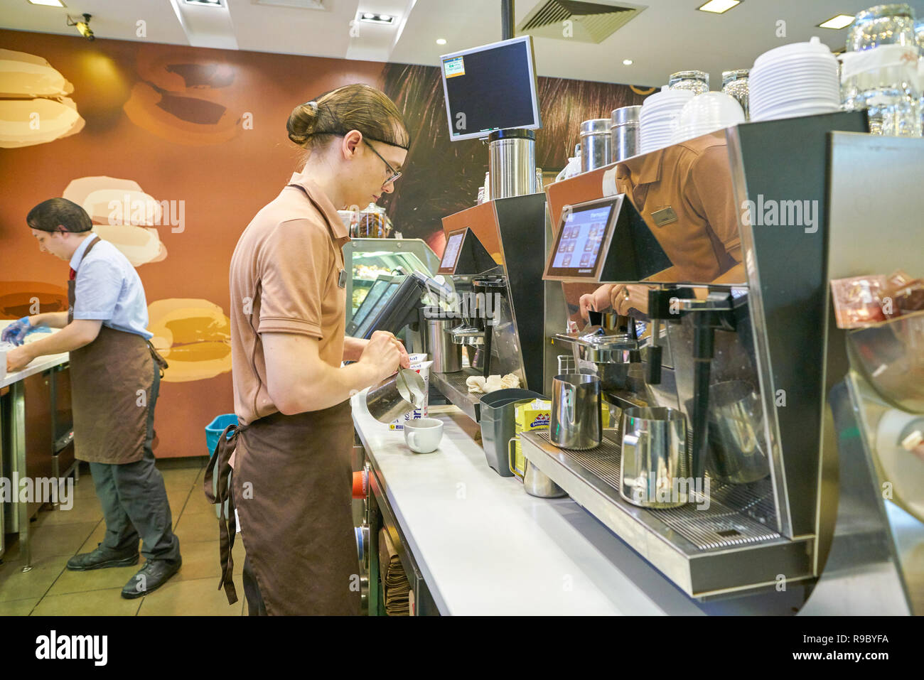 Mcdonalds worker 2018 hi-res stock photography and images - Alamy