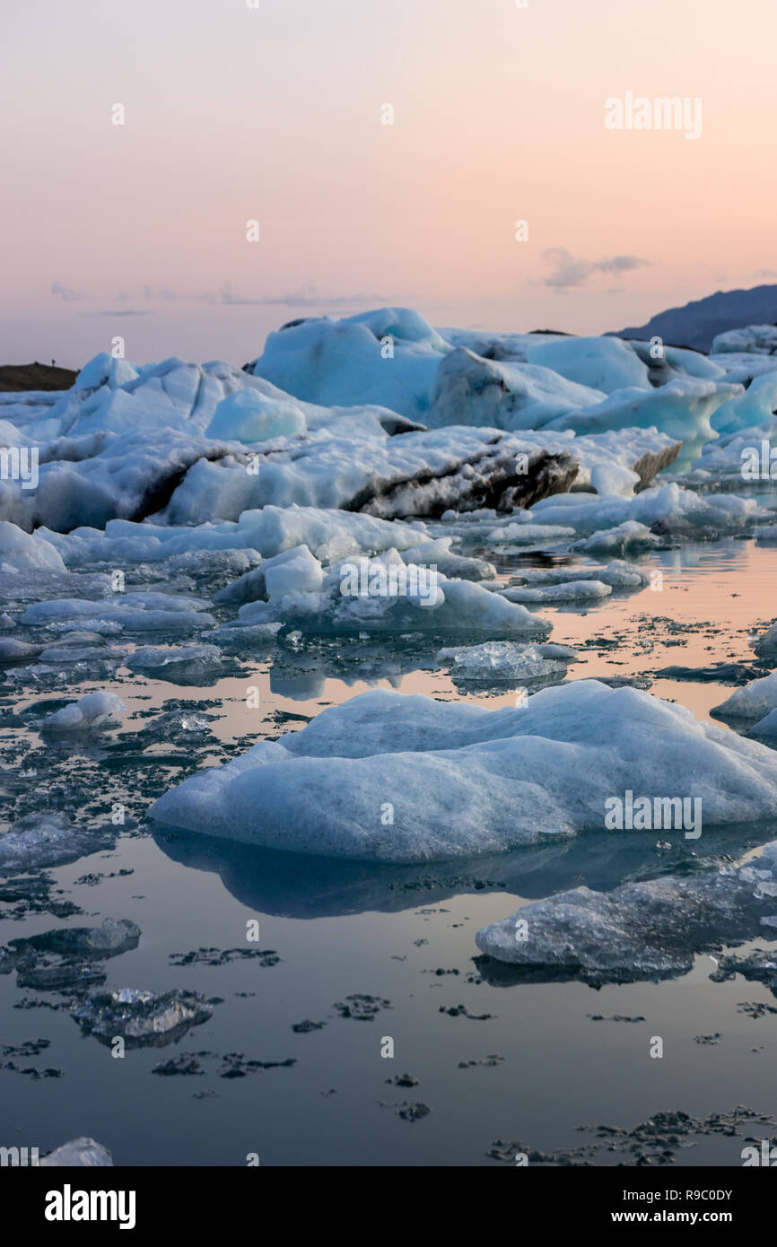 Floating icebergs during sunset at Jokulsarlon glacier in south Iceland ...