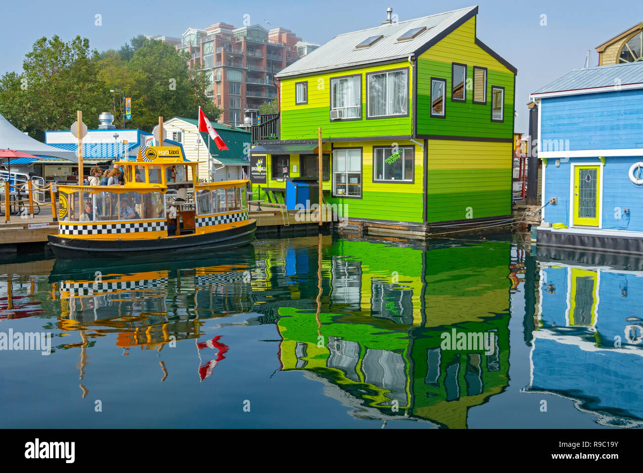 Fishermans wharf victoria harbour harbor ferry h2o water taxi boat hi ...