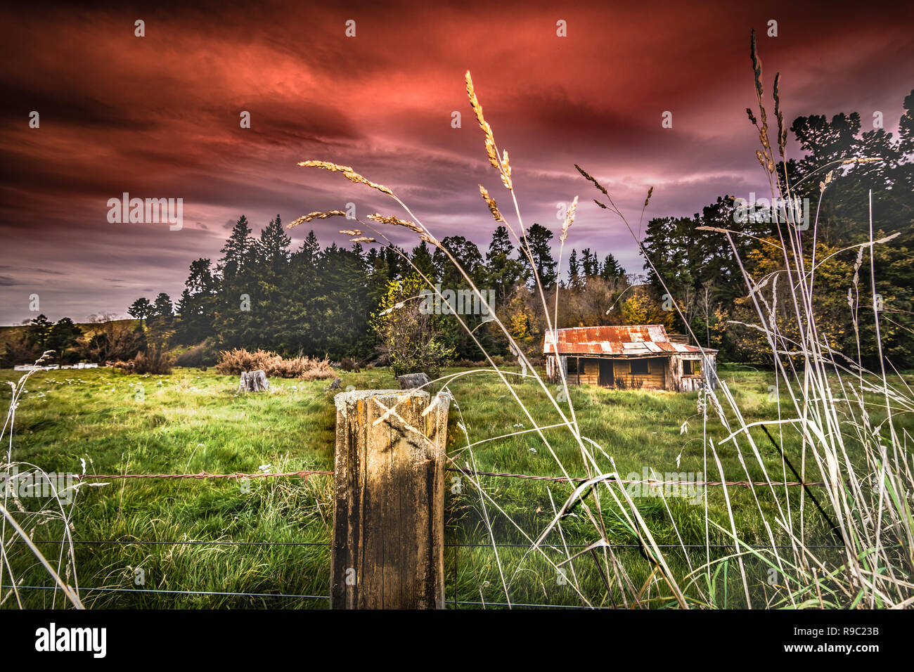 Old rural farmhouse hi-res stock photography and images - Alamy