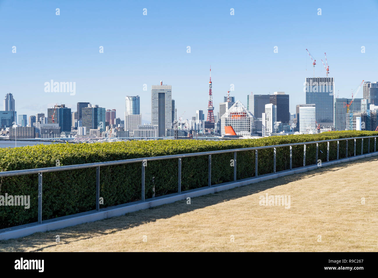 Tokyo rooftop garden hi-res stock photography and images - Alamy