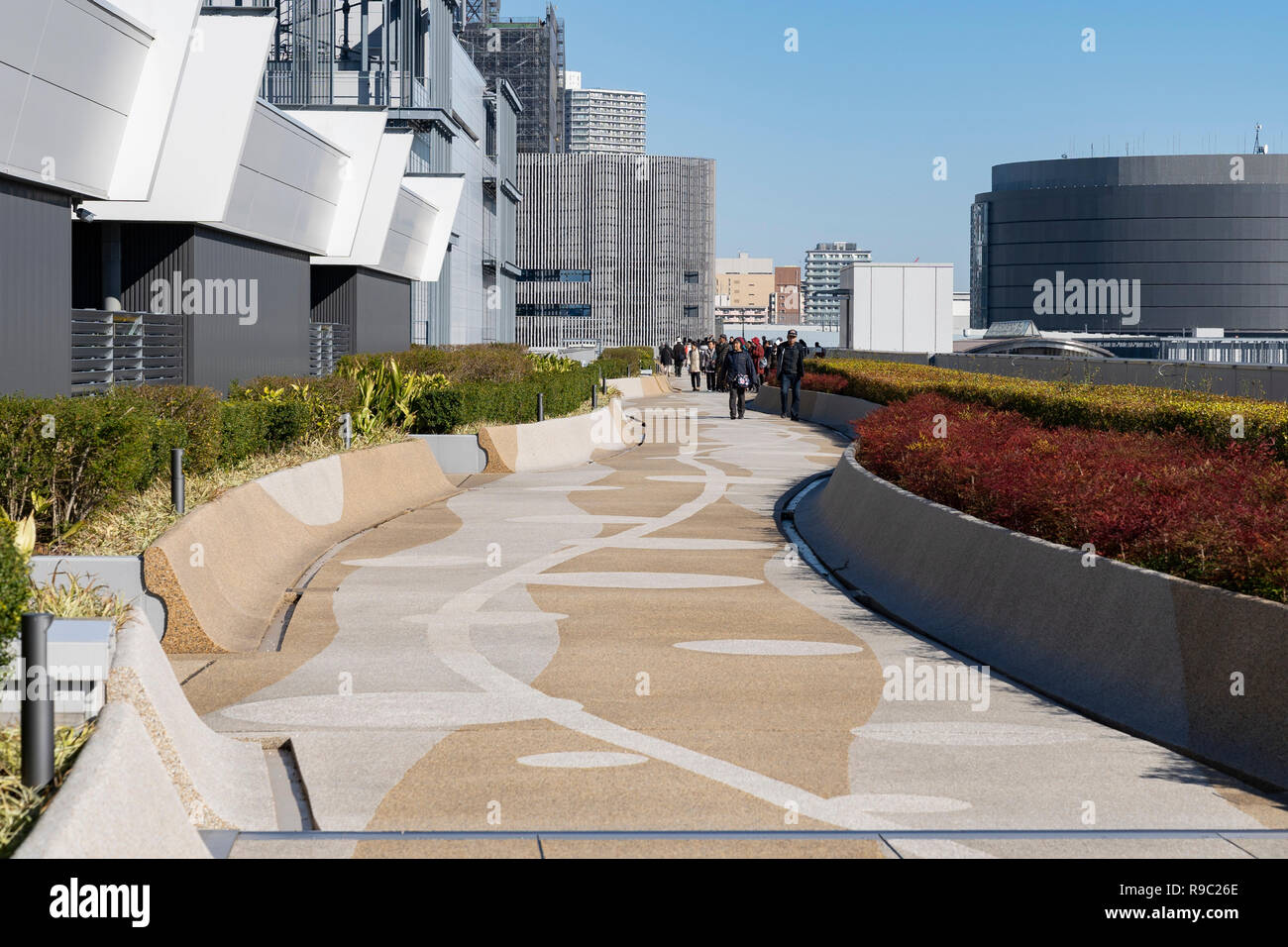 Toyosu Market, Koto-Ku, Tokyo, Japan. Pedestrian deck to rooftop garden Stock Photo - Alamy