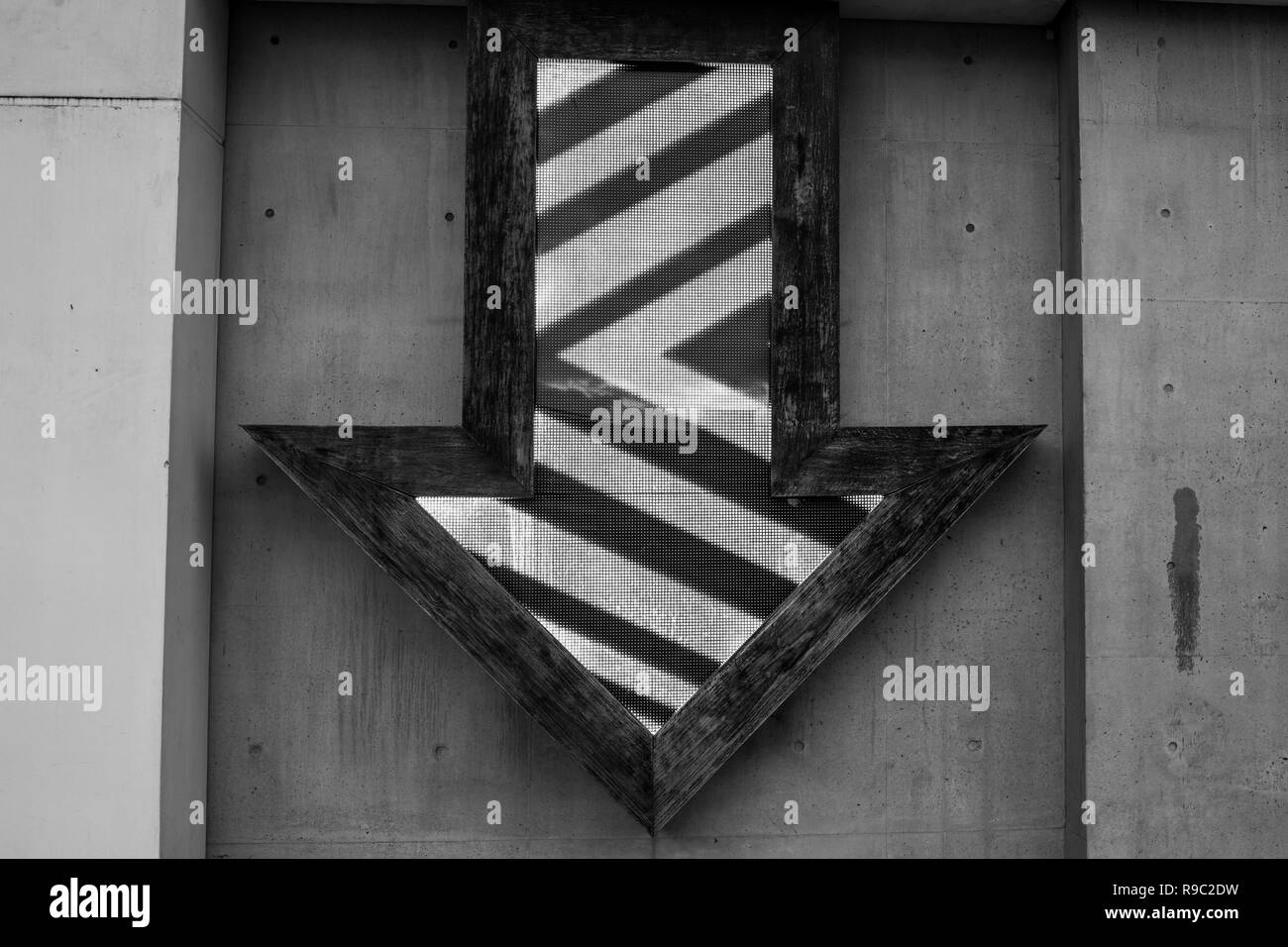 Down arrow hi-res stock photography and images - Alamy