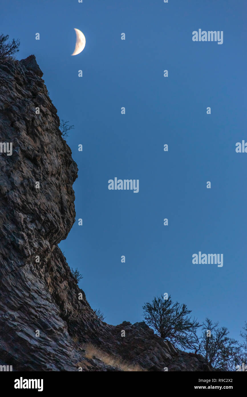 Pale moon crescent hi-res stock photography and images - Alamy