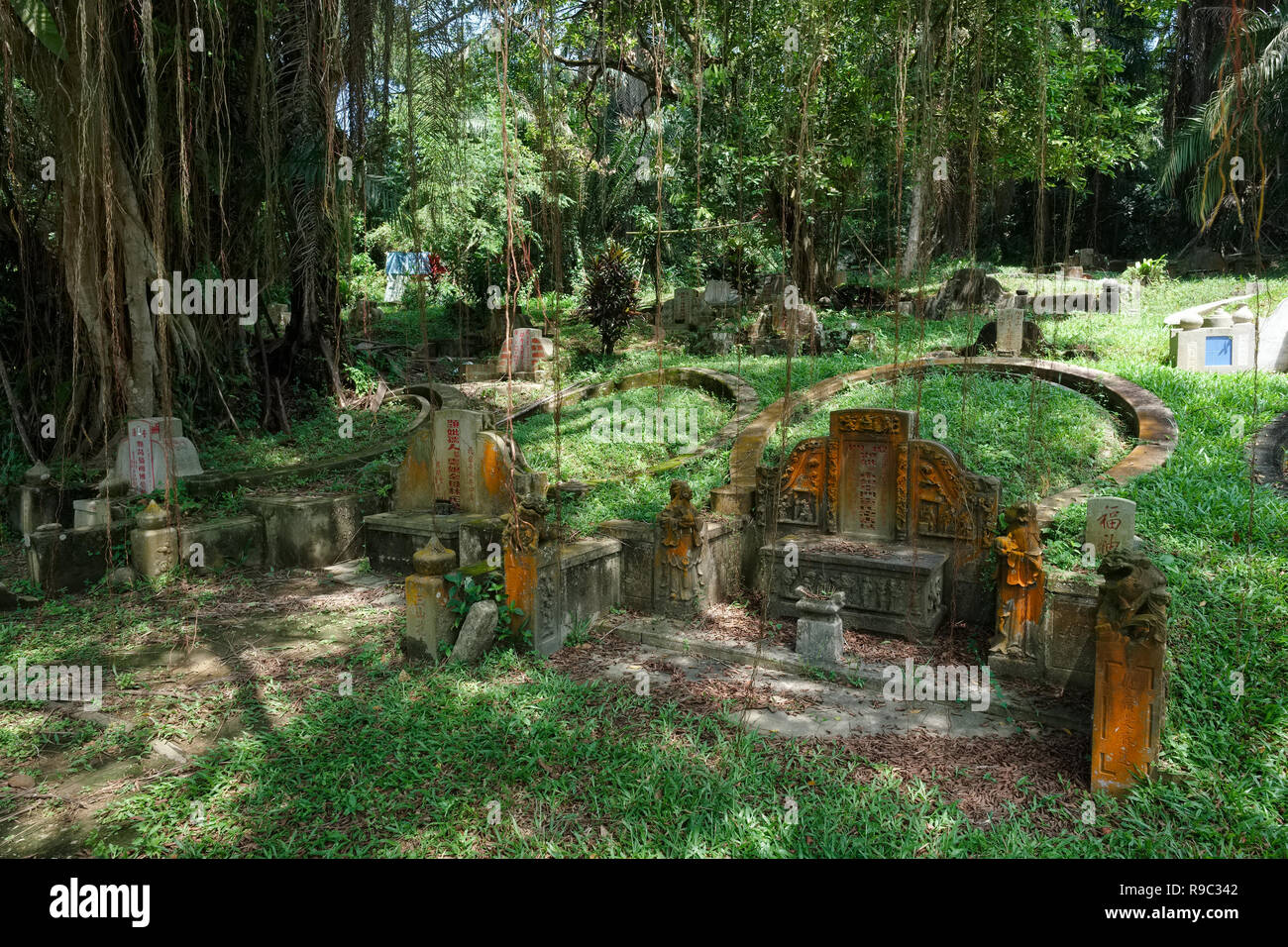 Chinese Cemetery High Resolution Stock Photography and Images - Alamy