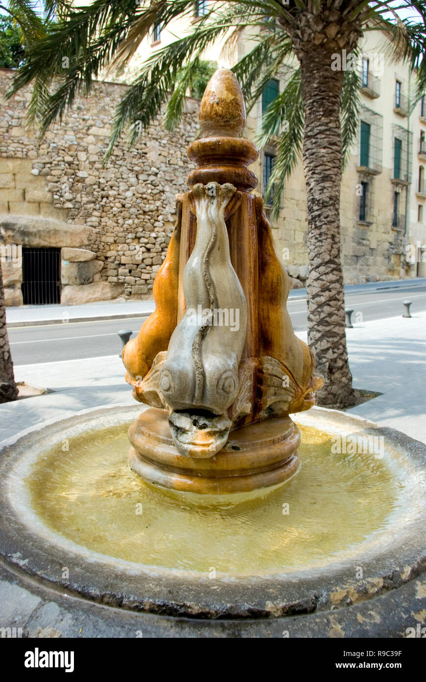 Fountain tourism tourist destination hi-res stock photography and ...