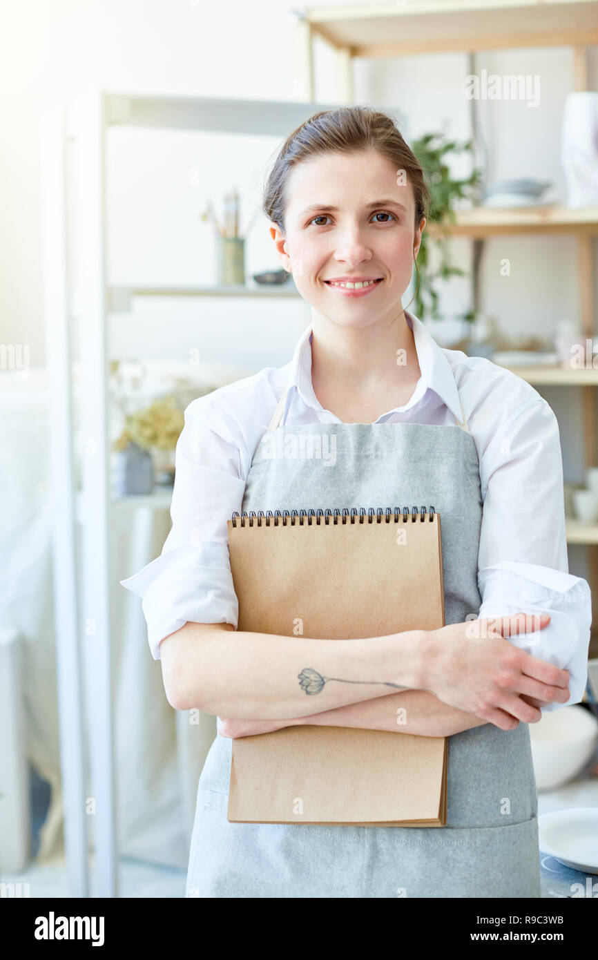 Craftswoman hi-res stock photography and images - Alamy