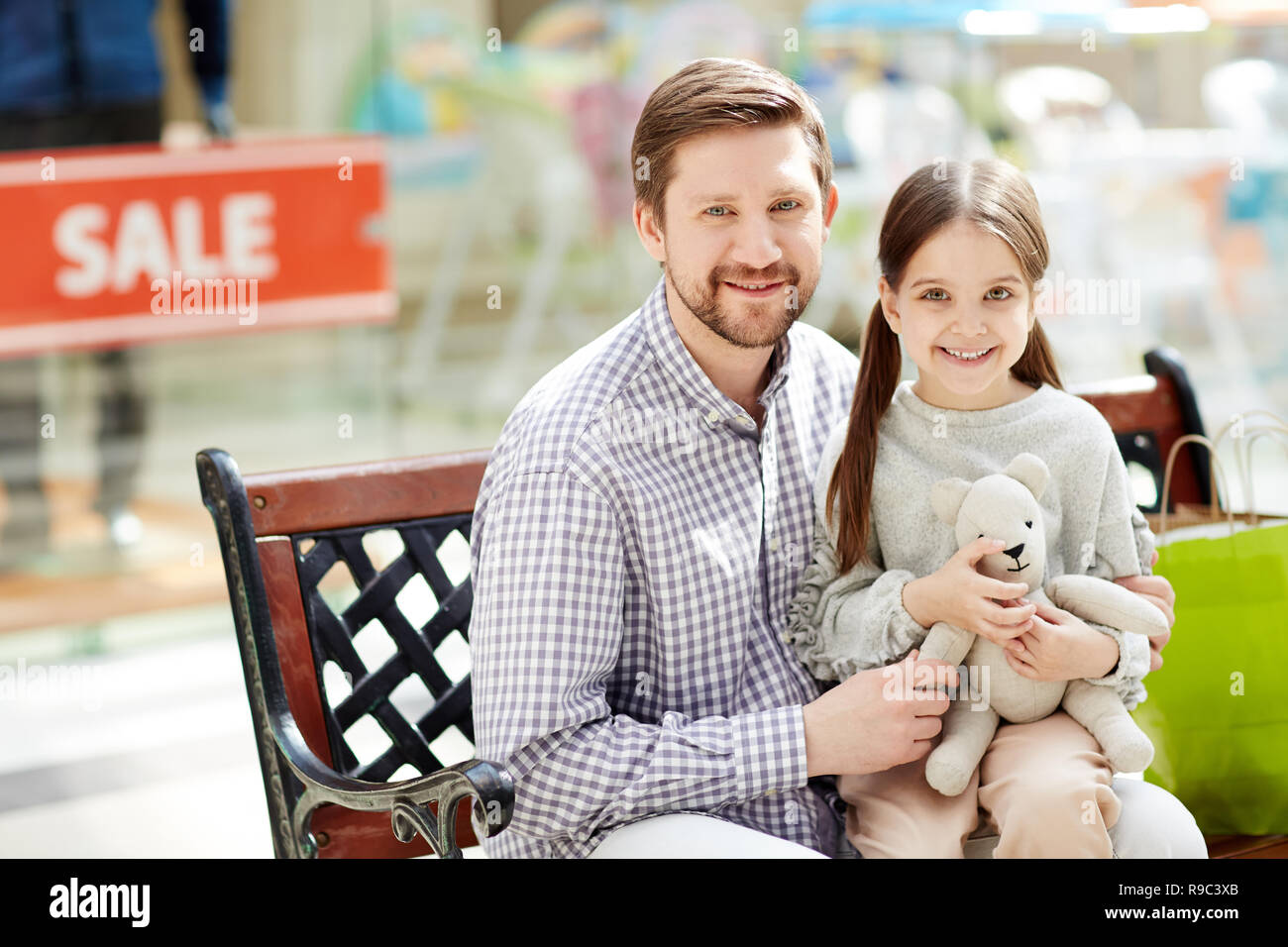 Shopper shoppers shopping mall hi-res stock photography and images - Alamy