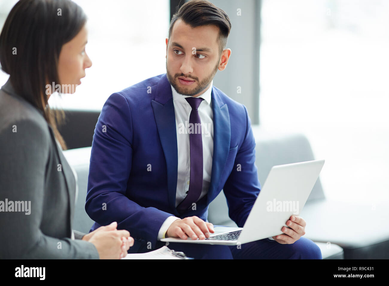 Foreign sales hi-res stock photography and images - Alamy