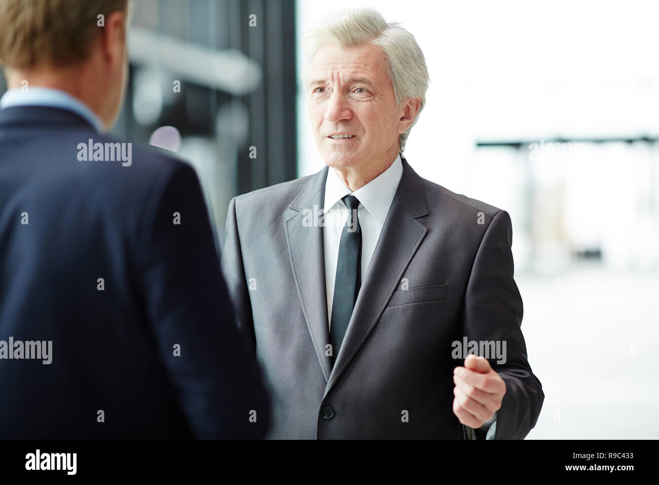 Talk of foreign colleagues Stock Photo - Alamy