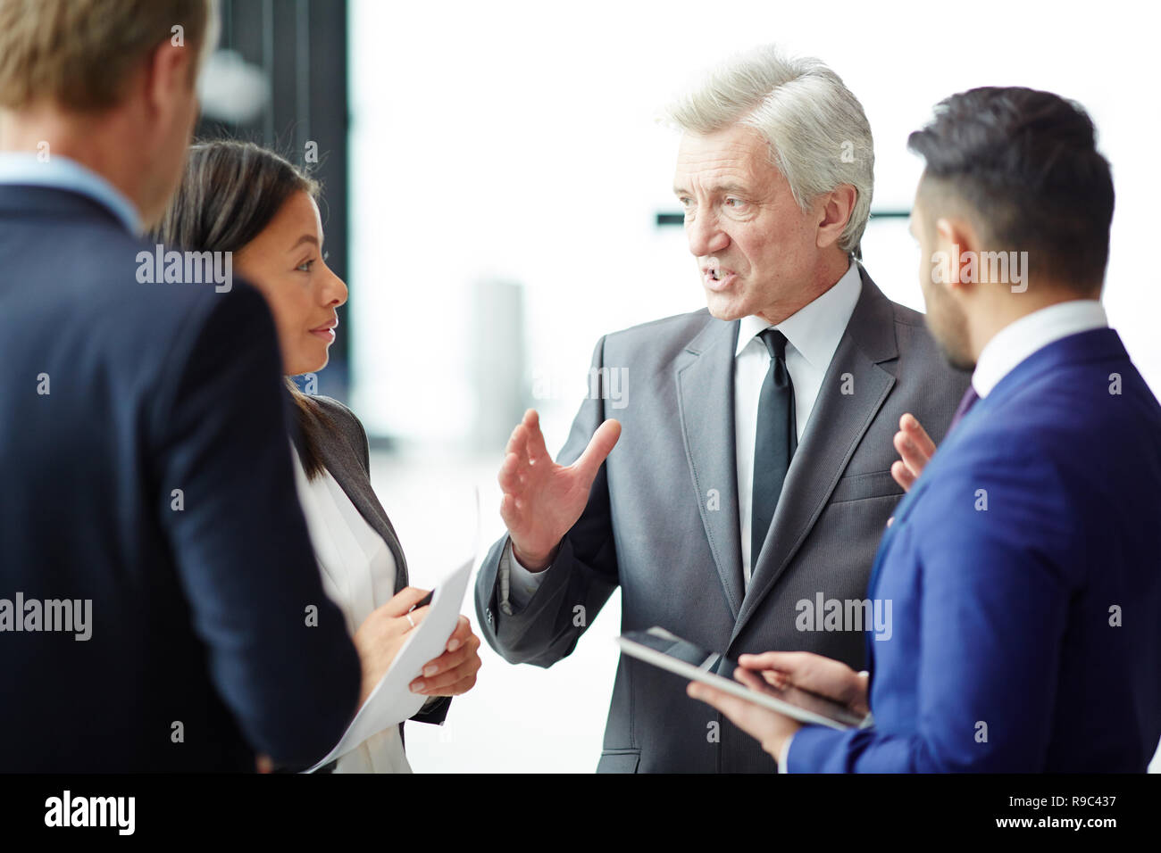 Giving working instructions hi-res stock photography and images - Alamy