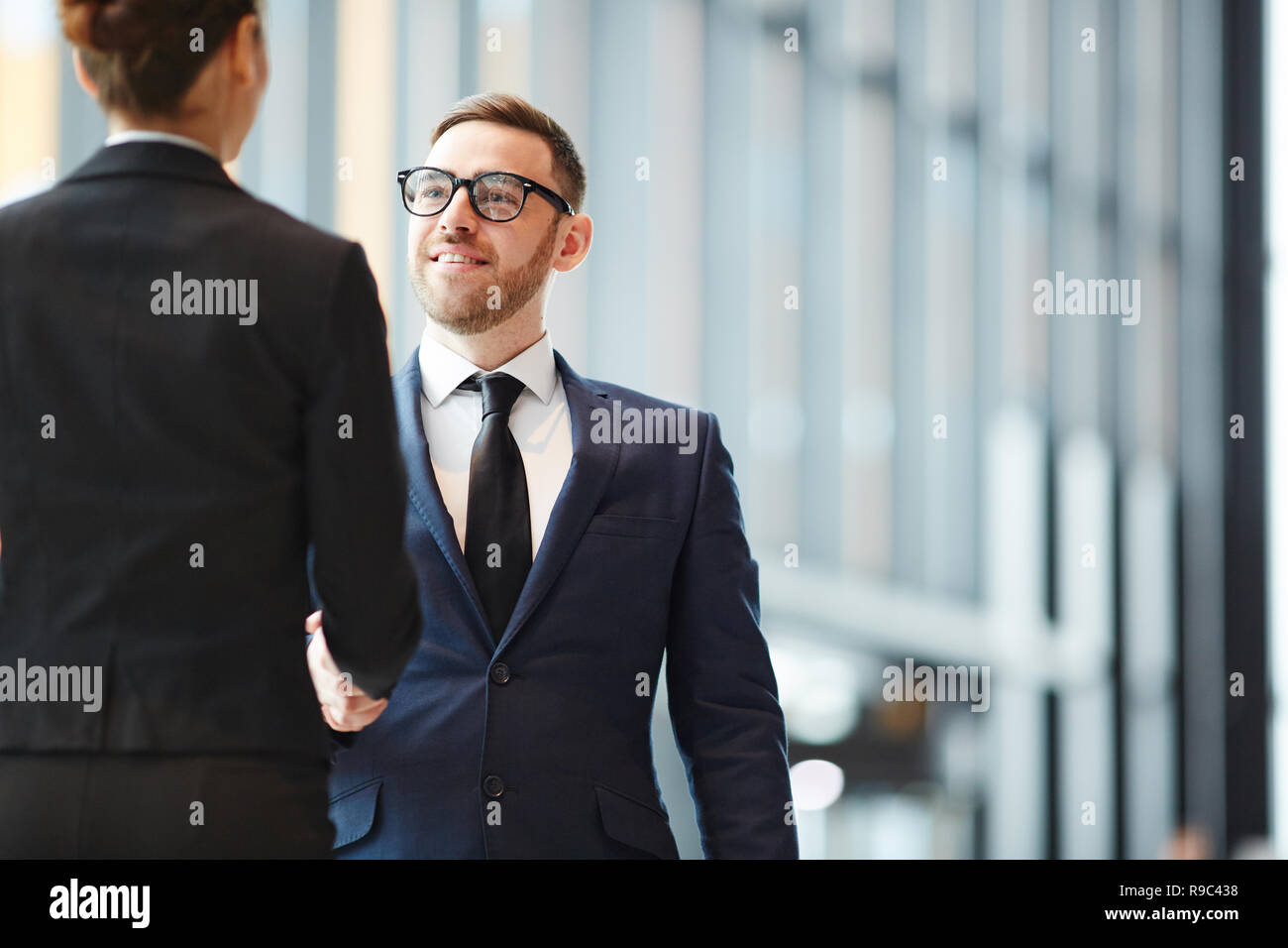 Businessman greeting colleague Stock Photo - Alamy