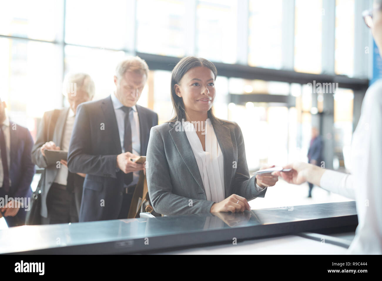 Man employee counter hi-res stock photography and images - Alamy