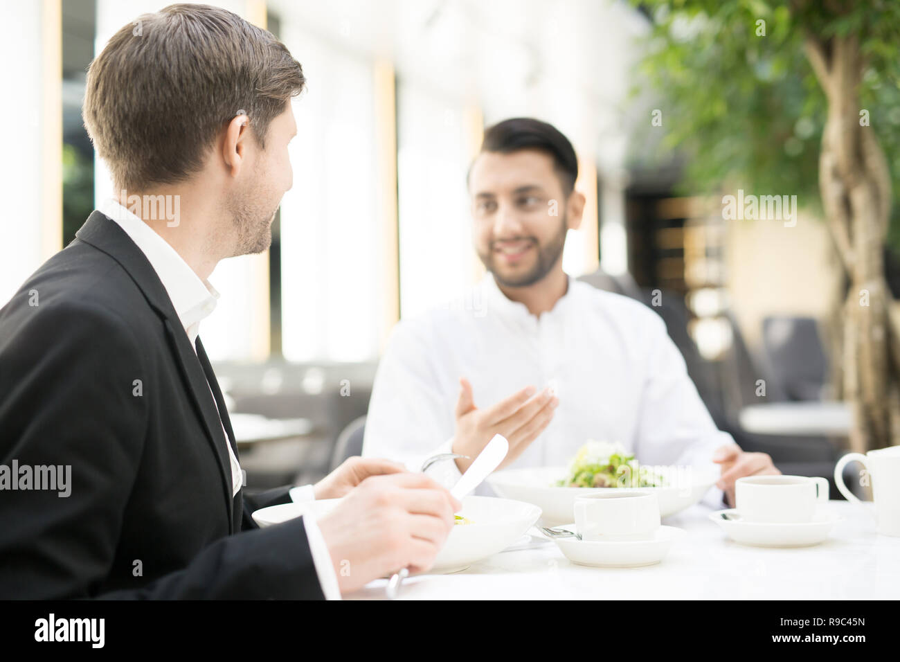 Professional lunch hi-res stock photography and images - Alamy