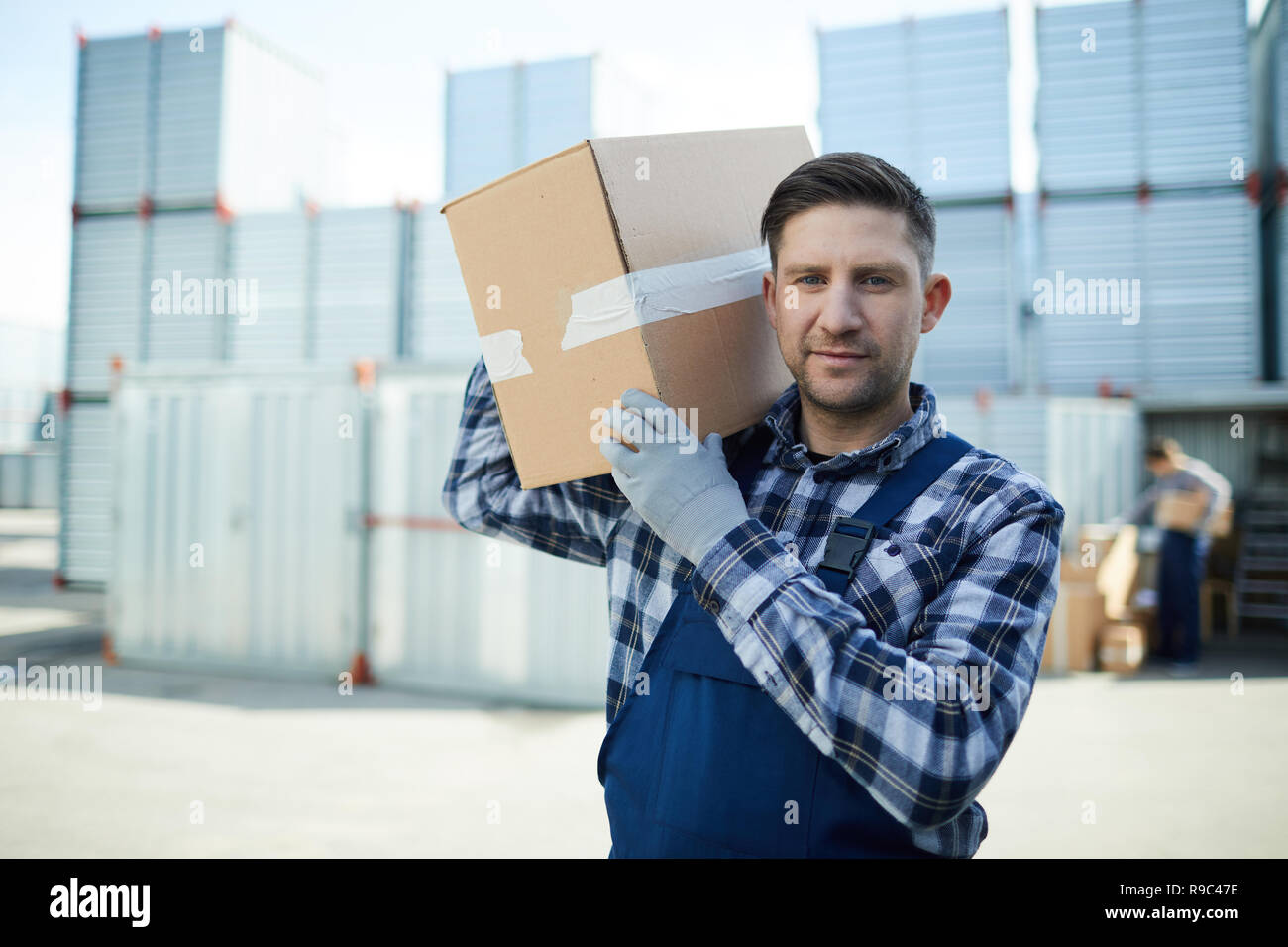 Delivery man 1 hi-res stock photography and images - Alamy